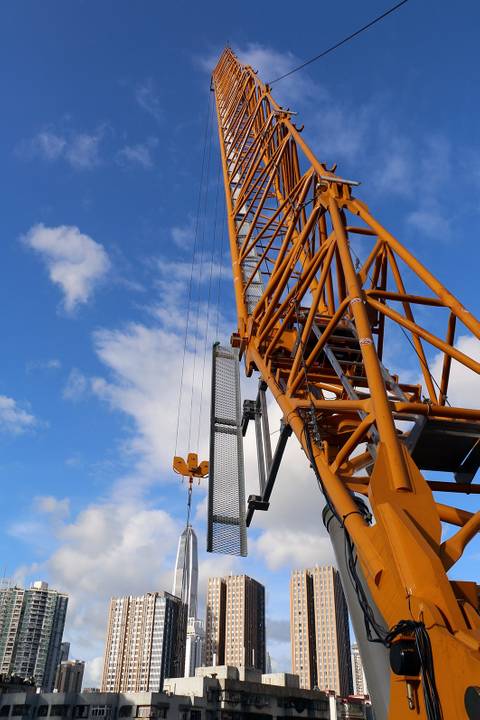 Potain MCH 175 crane hard at work in downtown Shenzhen