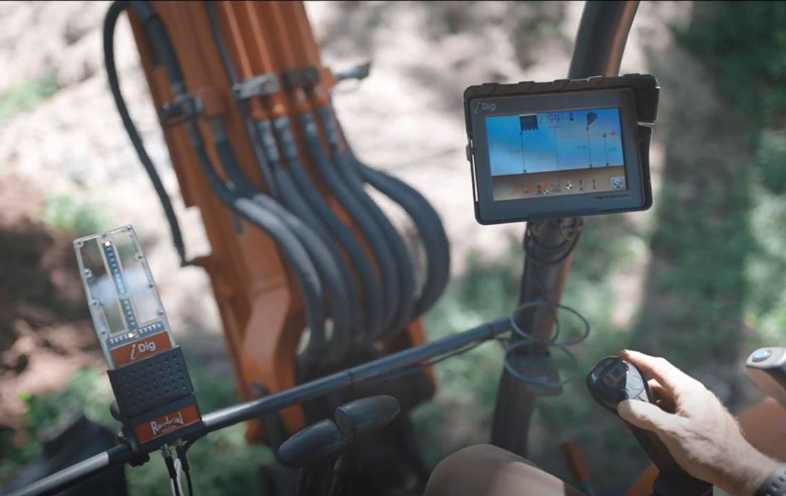 iDig offers solar-powered 3D excavator guidance system